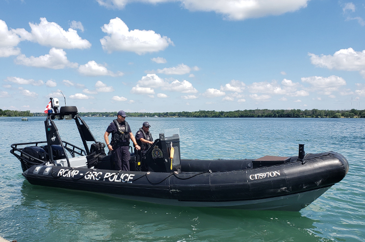Border patrol pays off for kayakers | Royal Canadian Mounted Police